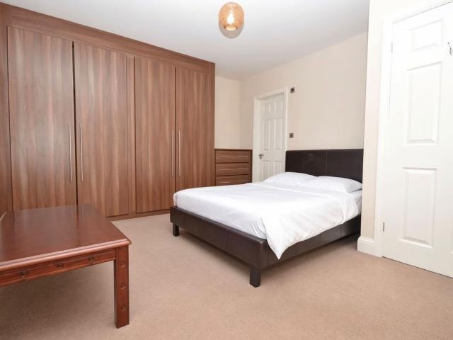 Belvedere Avenue, Ilford IG5, Room to rent, £900 pcm | PrimeLocation