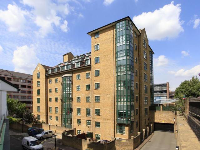 Belvedere Heights, St John's Wood. 2 bed flat to rent £3,500 pcm £808 pw