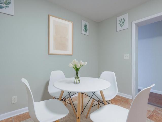 Belvedere Park Home, a 5 minute walk to bus 115
