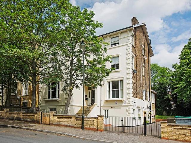 Belvedere Road, Crystal Palace. 2 bed flat to rent £1,950 pcm £450 pw
