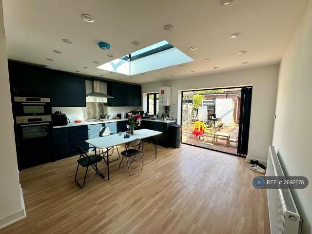 Belvedere Road, London, E10 4 bed terraced house to rent £3,200 pcm £738 pw
