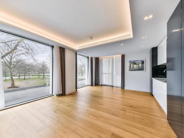Belvedere Road, London, SE1 2 bed flat to rent £5,850 pcm £1,350 pw