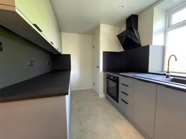 Belworth Court, Cheltenham. 2 bed apartment to rent £1,295 pcm £299 pw
