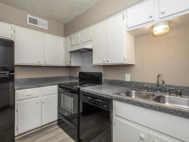 Bel Air on 16th 1 Bedroom Apartment for Rent at 651 W 16th St, Plano, TX 75075