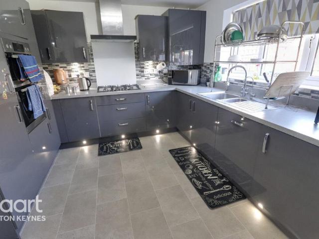 Bel Air Grove, Glebe Farm 4 bed detached house to rent £2,350 pcm £542 pw