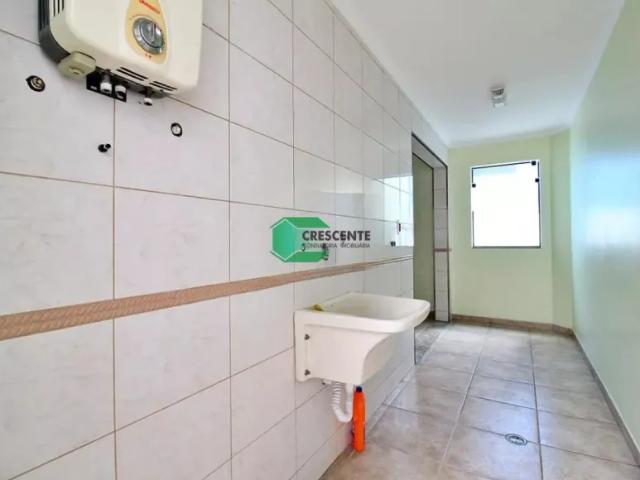 Belíssimo sobrado a 850 metros do Colégio Pentágono!