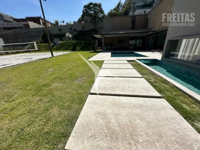 Belíssima casa a venda em alphaville residencial tamboré 2