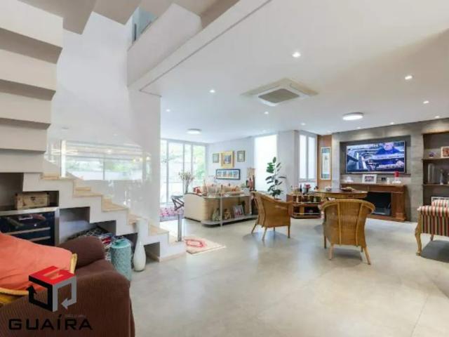 Belíssima Casa de alto padrão á venda com 4 quartos no Jardim Cordeiro
