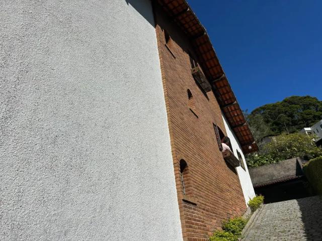 Belíssima casa rústica em condomínio!