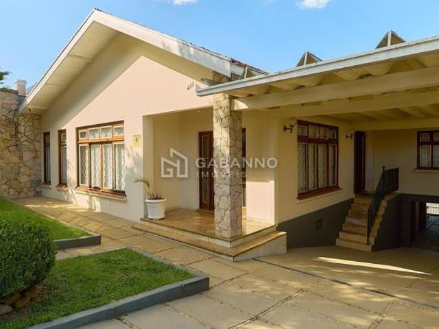 Bela oportunidade! Casa em localização privilegiad