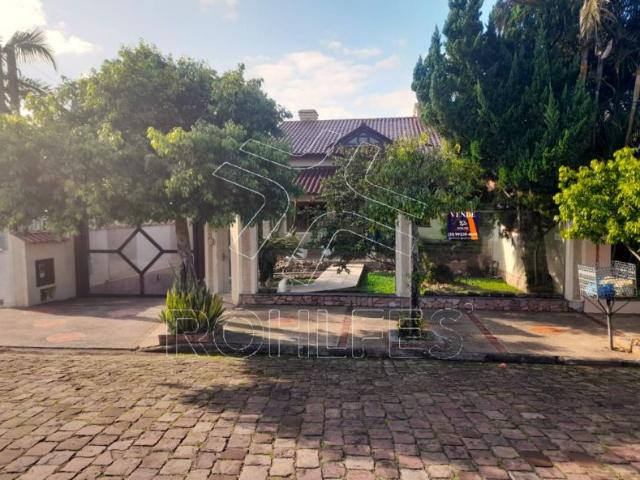 Bela Casa Com Ótima Localização