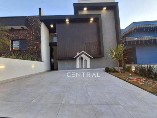 Bela casa com piscina em condomínio fechado