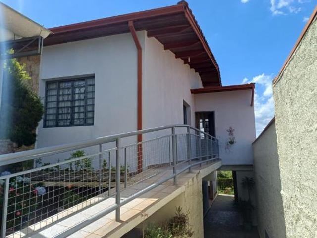 Bela casa com 234m², 3 dormitórios,1 suíte e edícula no Caxambu, Jundiaí, SP