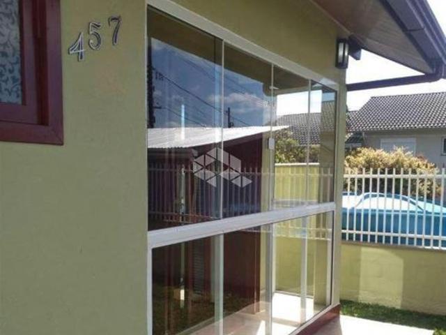Bela casa com 3 dormitórios, piscina e quiosque