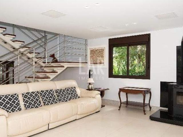Bela casa a venda no Retiro Do Chalé