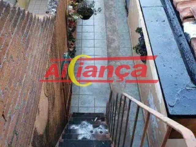 Bela Casa Assobradada a Venda com 3 quartos e 3 vagas por 650.000 no Jd Flôr da Montanha