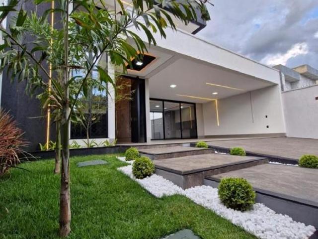 Bela Casa de alto padrão localizada no setor Moinho dos Ventos Goiânia com 4 suítes plenas