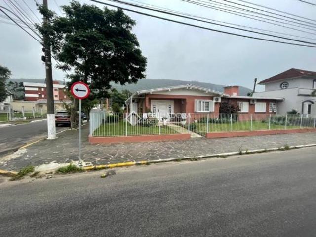 Bela casa de esquina