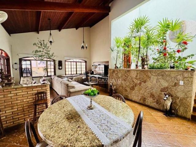 Bela Casa em Condomínio com 3 dormitórios, sendo 1 suíte à venda, 260 m² por R$ 1.790.000 Condomí