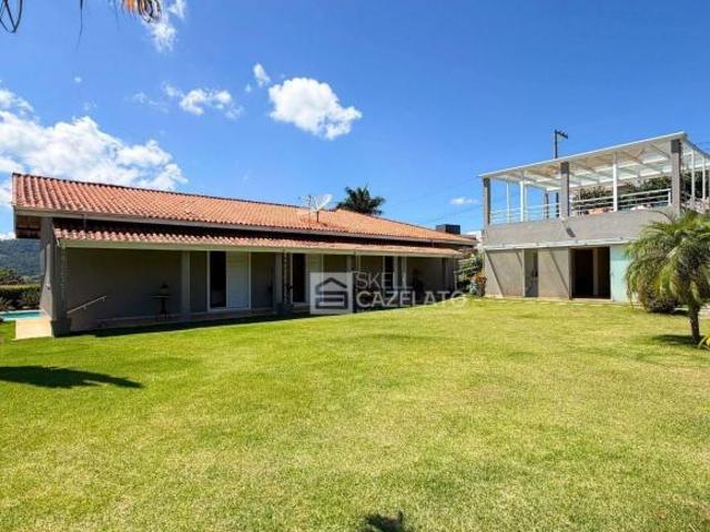 Bela Casa em Condomínio com 6 dormitórios, sendo 1 suíte à venda, 250 m² por R$ 1.150.000 Vale do