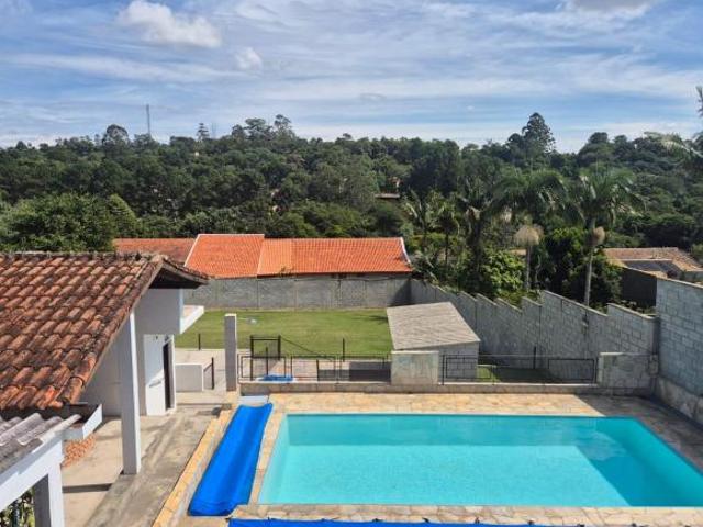 Bela casa em condominio fechado / Linda vista bosque com piscina e amplo jardim
