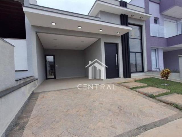 Bela casa em condomínio fechado