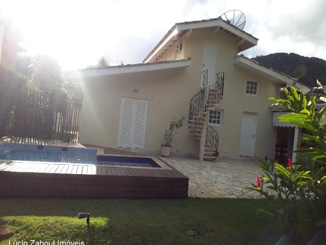 Bela casa em Condomínio residencial