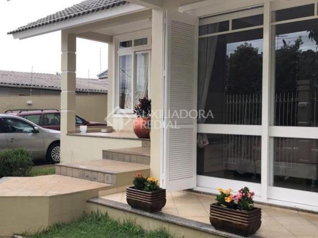 Bela Casa em Esteio, são dois terrenos unificados, num total de área de 640m² 20m x 32m