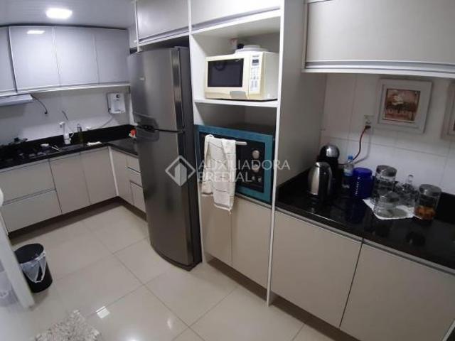 Bela casa jardim Leopoldina 03 Dormitórios 300m2