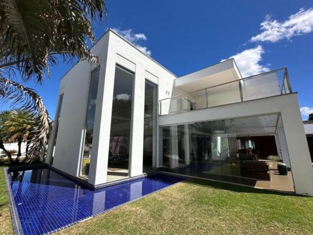 Bela casa moderna, sustentável, excelente terreno!