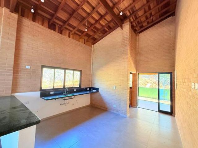 Bela Casa no Condomínio EcoVila Clareando em Piracaia SP