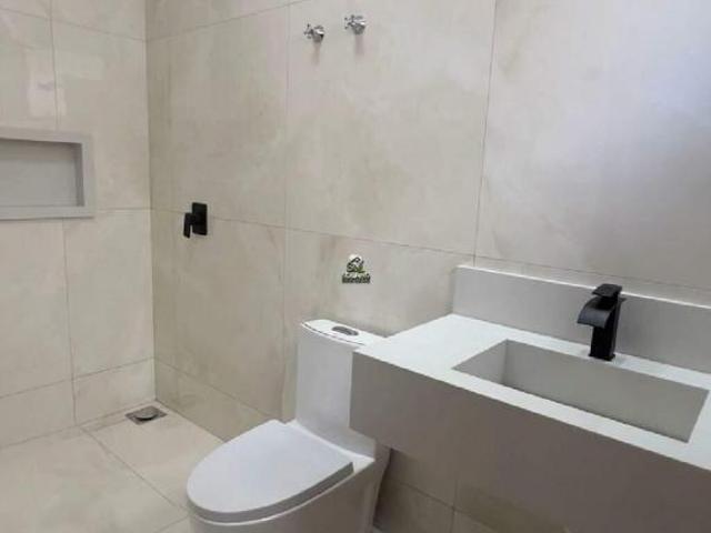 BELA CASA NO CONDOMÍNIO JD VENEZA SENADOR CANEDO