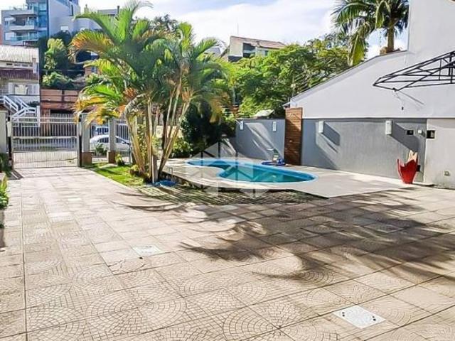 Bela casa no Bairro Chácara das Pedras com 04 Dormitórios
