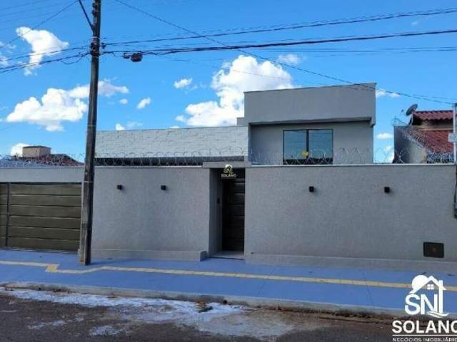 Bela Casa no Setor Jardim Atlântico, com 03 Suítes plenas, escritório, cozinha, sala, lavabo, Lavand