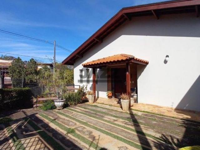 Bela casa Térrea com 4 quartos 2 suites, quintal, jardim, na Cidade Universitária