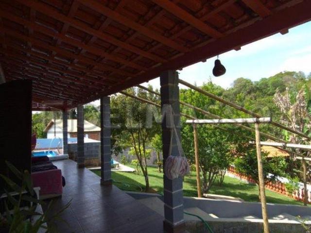 Bela chácara com 1.165 m² de terreno e ótima localização!