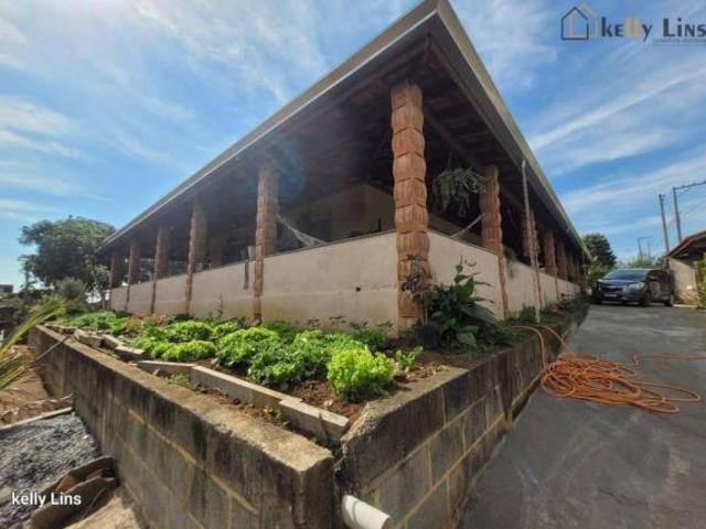 Bela chácara em condominio fechado, com escritura registrada, área gourmet pomar confira!