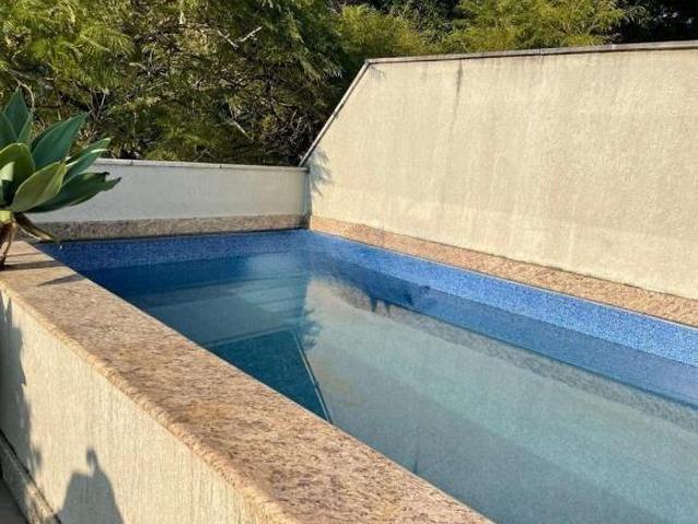 Bela cobertura 2 quartos com suíte e vaga coberta, sacada e piscina 123m² Ba
