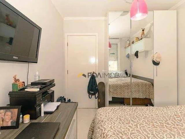Bela cobertura de 242 metros quadrados com piscina e vista para o guaíba