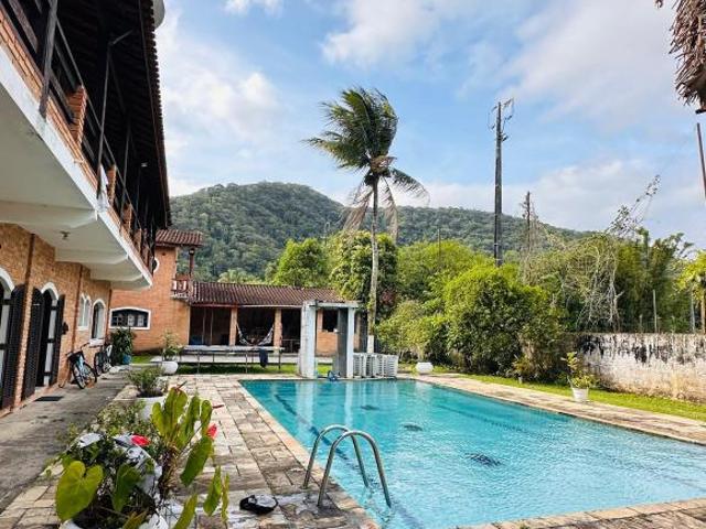Bela e espaçosa casa central à venda em Boiçucanga – Com escritura definitiva