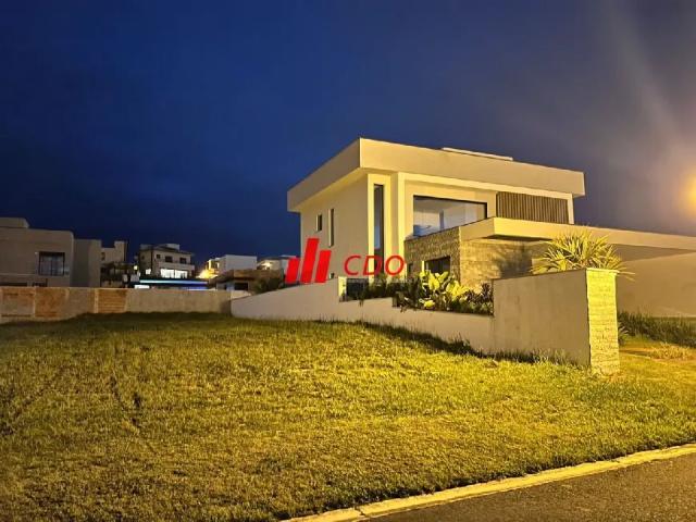 Bela residência a venda no condomínio Villas do Golf em Itú com 4 dormitórios sendo 3 suítes, 6 vagas