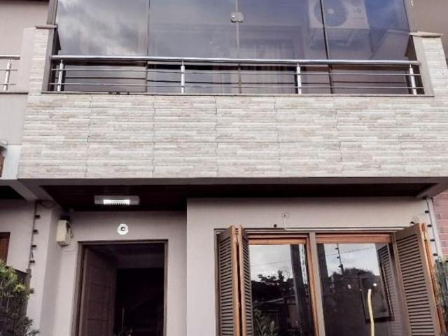 BELA RESIDENCIA A VENDA NO PORTAL DO GUARUJA