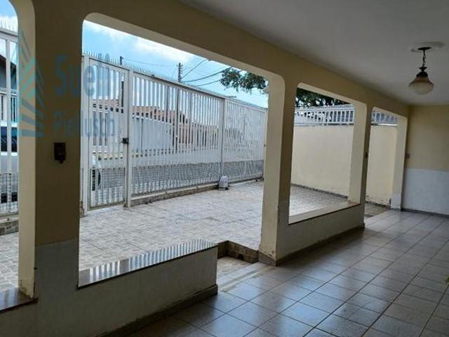 Bela residência local privilegiado imóvel desocupado próximo supermercado farmácia 3 dormitórios 5 v