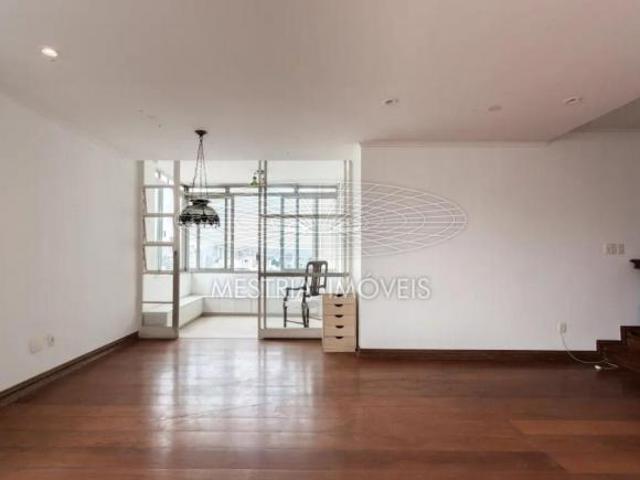 Bela Vista | Oportunidade única para criar o imóvel dos seus sonhos !