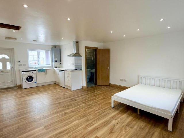 Belfast Avenue, Slough SL1, Studio to rent, £1,100 pcm | PrimeLocation