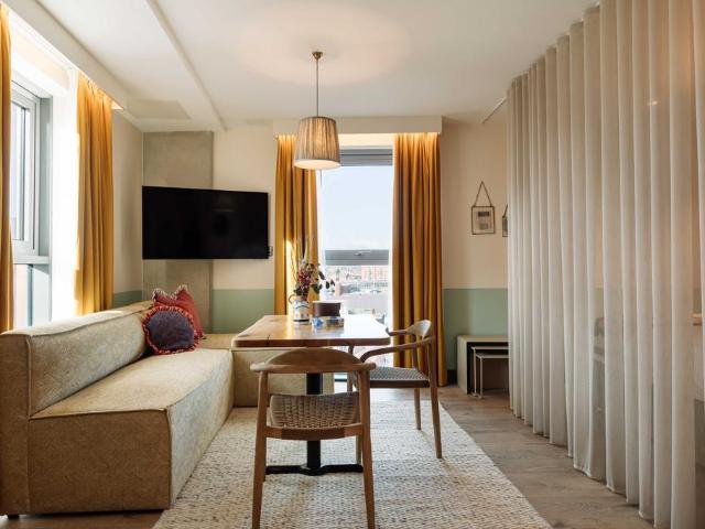 Belfast – Studio Queen Street 1 bed apartment to rent £3,100 pcm £715 pw