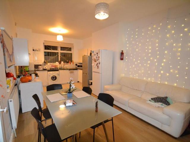 Belgrave Avenue, Manchester M14 2 bed house share to rent £1,525 pcm £352 pw