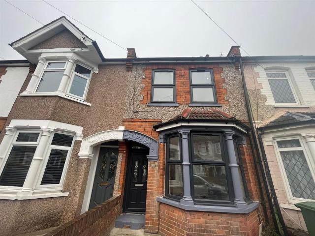 Belgrave Avenue, Watford WD18, 3 bed terraced house to rent, £2,150 pcm | PrimeLocation