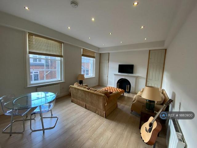 Belgrave Court, Leeds, LS1 1 bed flat to rent £1,225 pcm £283 pw