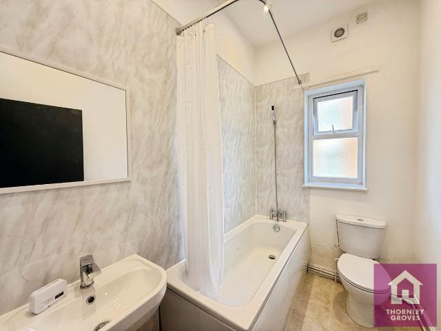 Belgrave Crescent, Eccles, Manchester, Greater Manchester M30, 1 bed flat to rent, £950 pcm | PrimeLocation